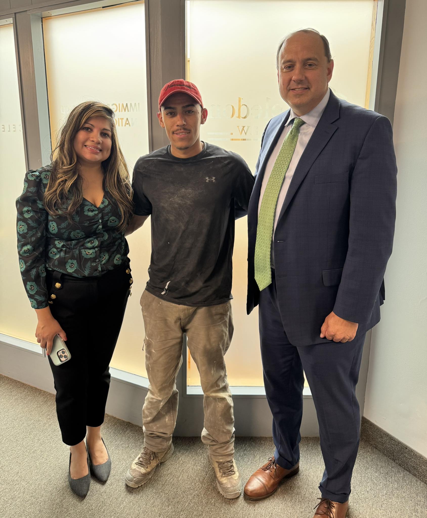 Senador por Massachusetts celebra liberdade de brasileiro preso pelo ...