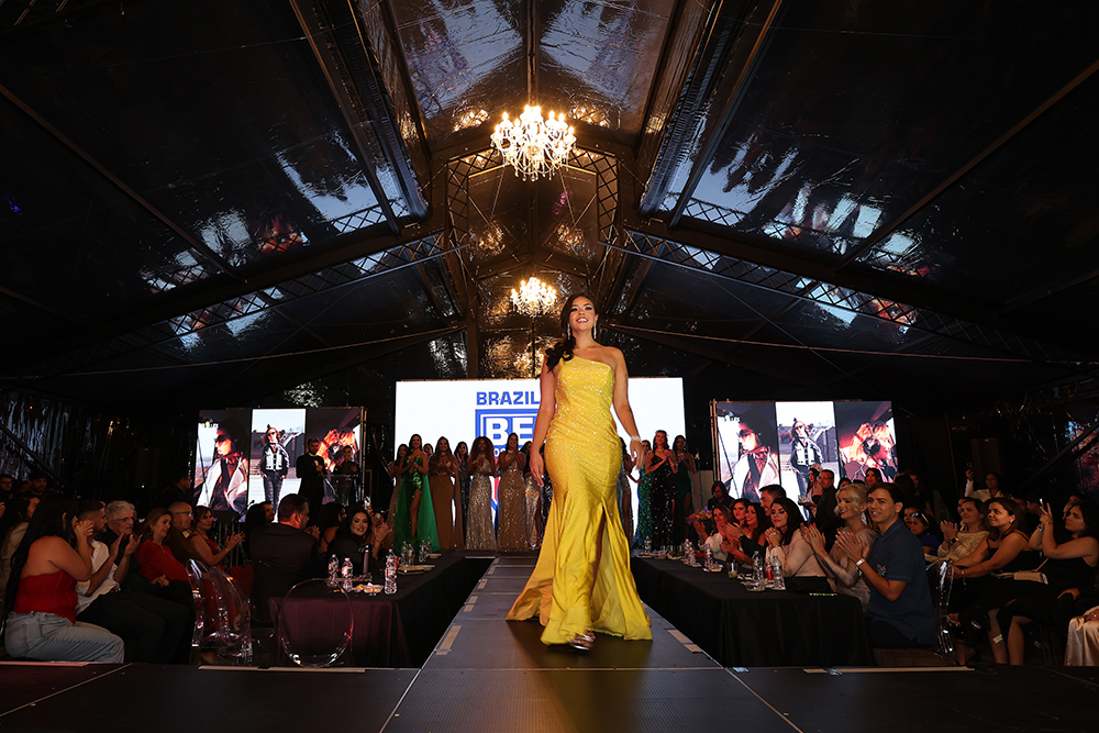 Evento Cercado De Glamour Escolhe Nova Miss Brasil USA Massachusetts ...