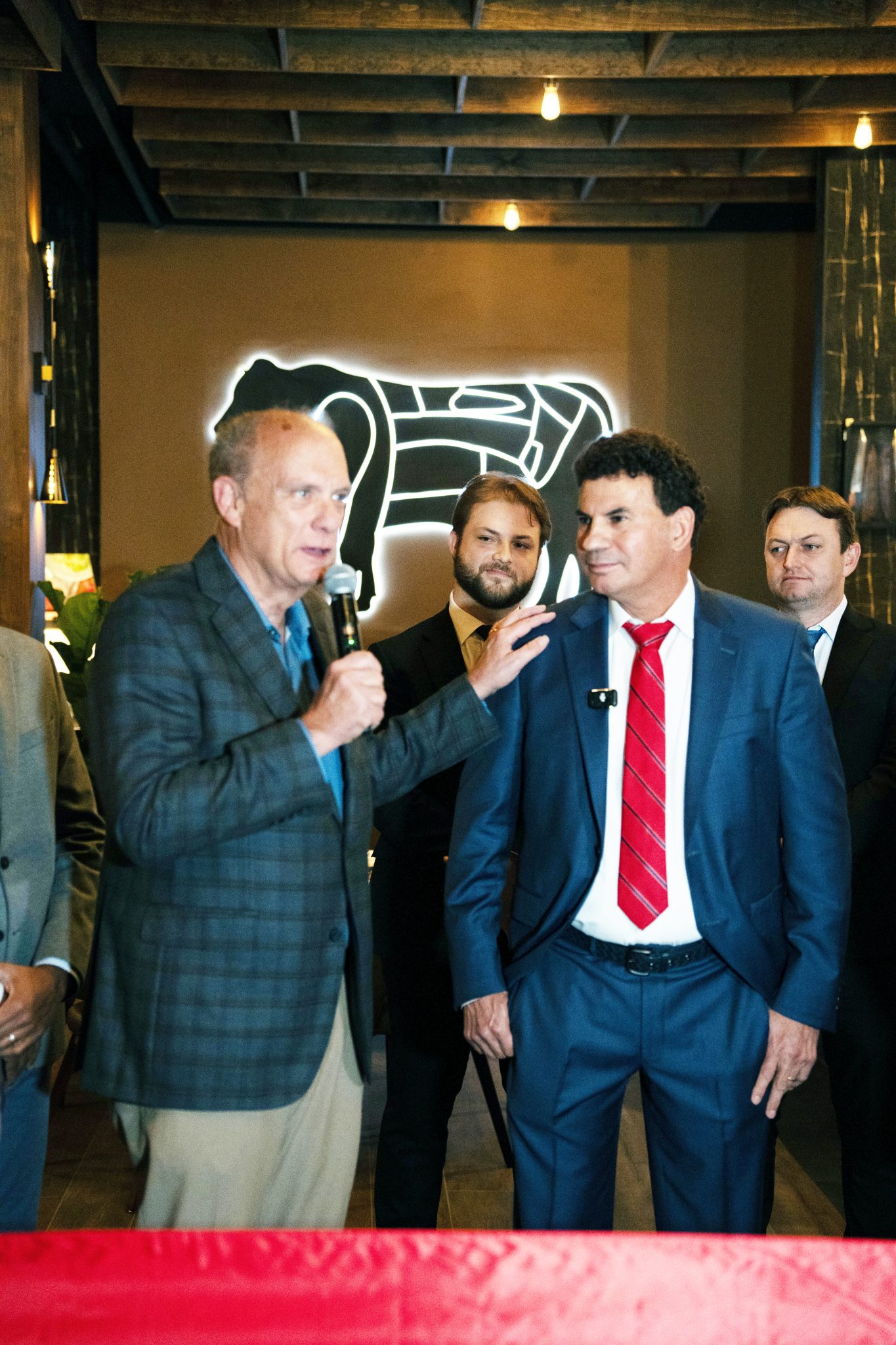 Nelson de Oliveira inaugura churrascaria em Worcester, Alma Gaúcha ...