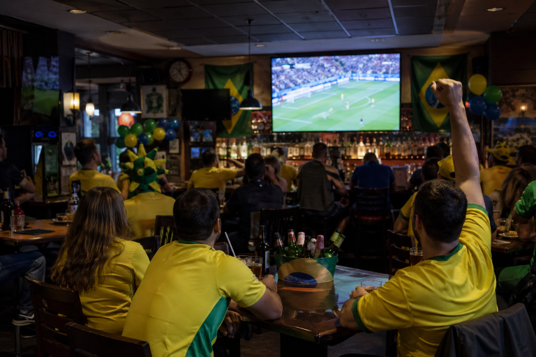 Oasis Restaurant, Em Medford, Anuncia Transmissão Dos Jogos Da Copa Do ...