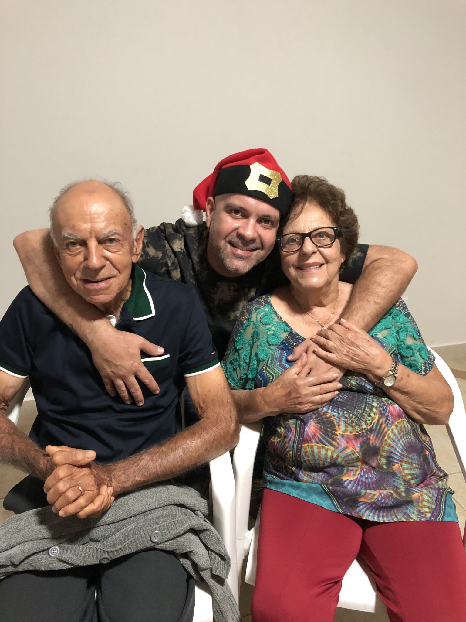 Coluna Joanna NY: Rodrigo Costa, O Rei Do Karaokê - Brazilian Times